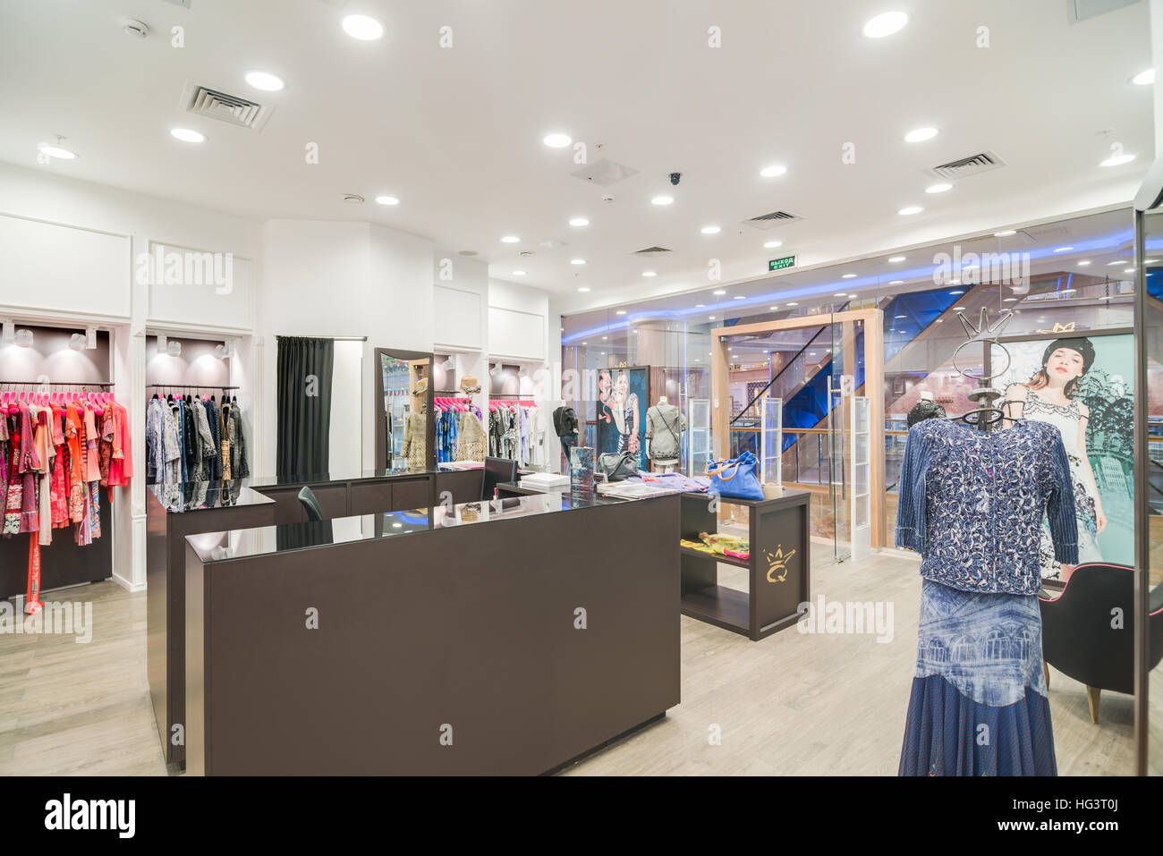 Modern store in shopping mall Stock Photo - Alamy