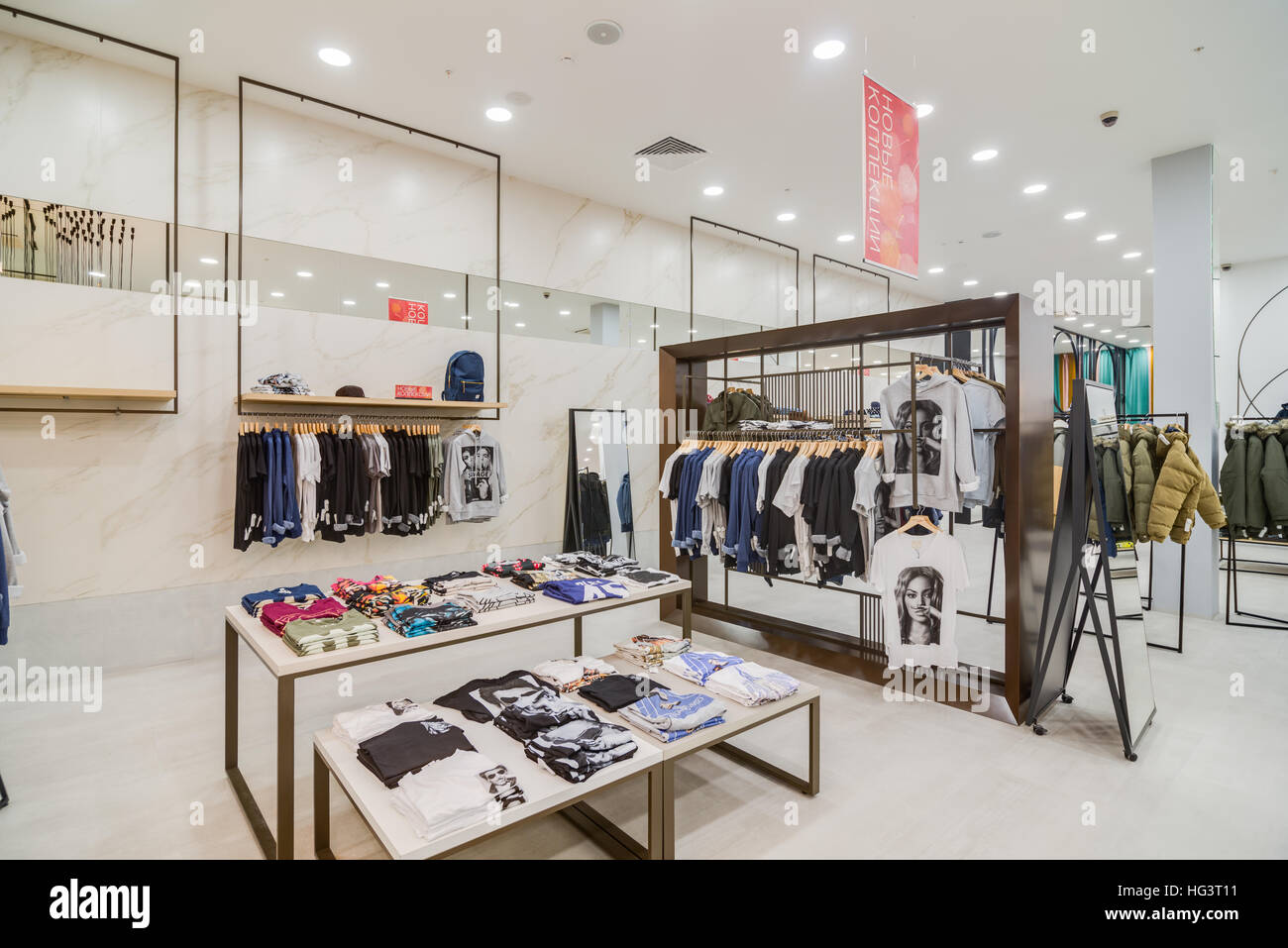 Modern store in shopping mall Stock Photo - Alamy