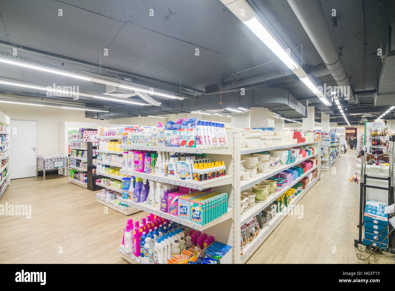 Modern store in shopping mall Stock Photo - Alamy