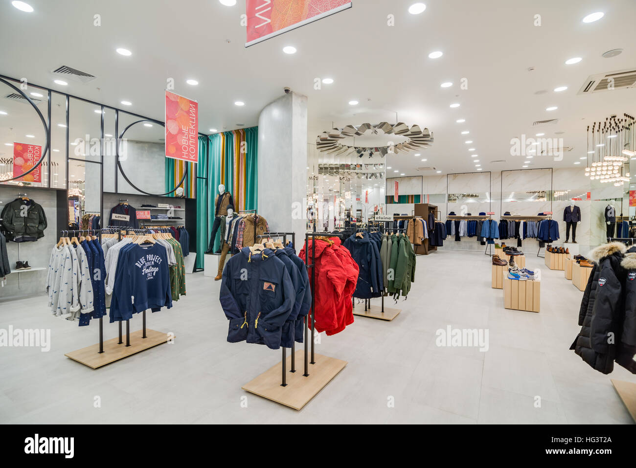Modern store in shopping mall Stock Photo - Alamy