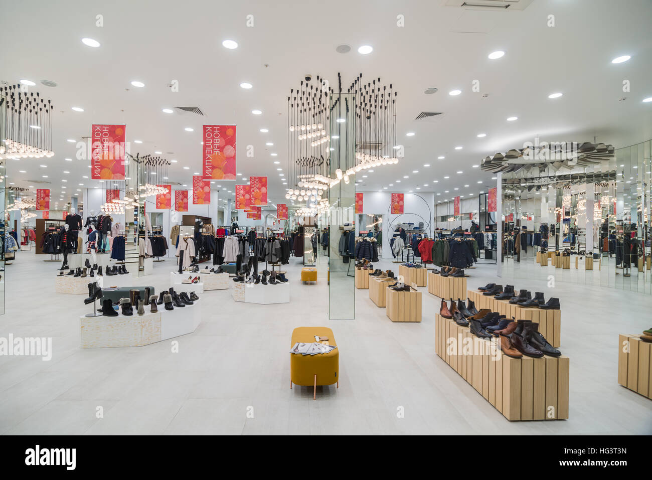 Modern store in shopping mall Stock Photo - Alamy