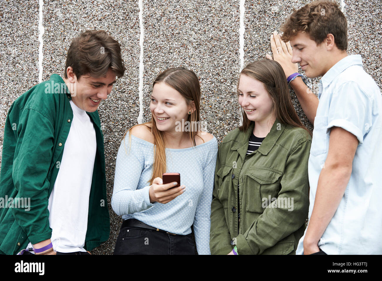 Teenagers group hi-res stock photography and images - Alamy