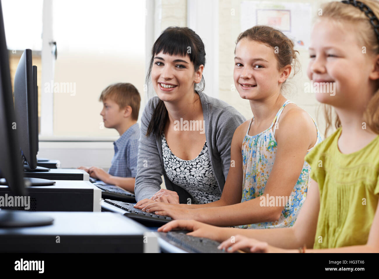 Female teacher in class hi-res stock photography and images - Alamy