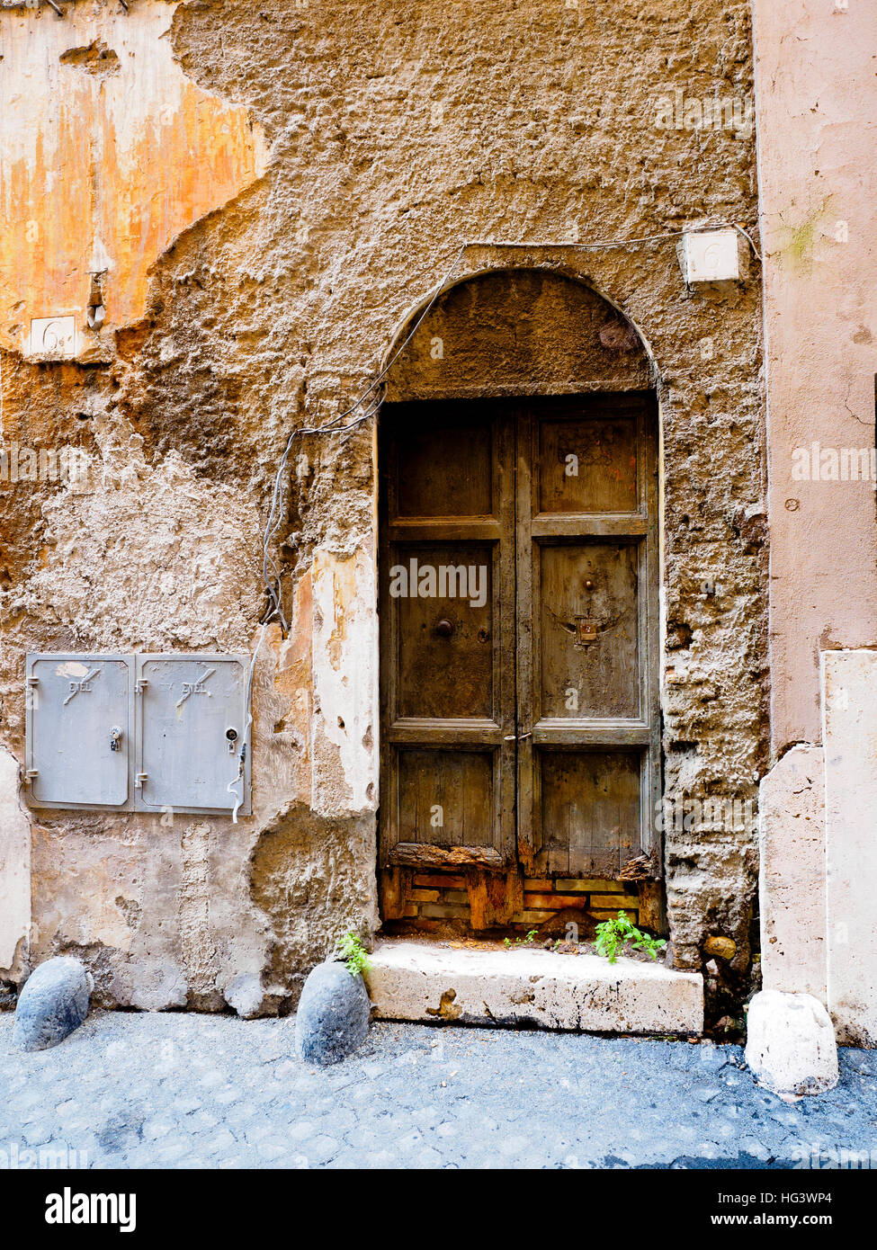 Rome doors hi-res stock photography and images - Alamy
