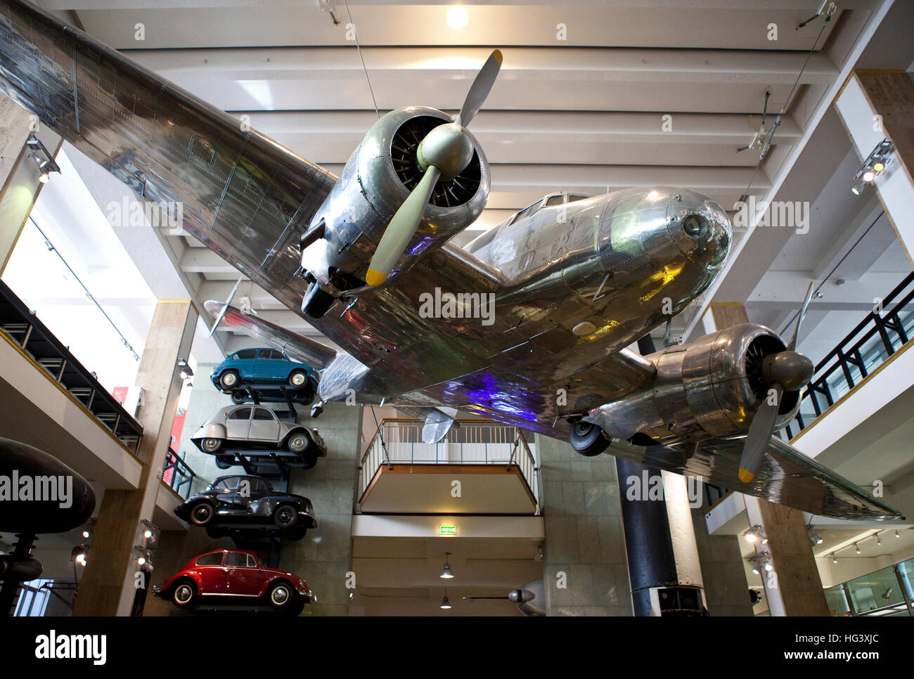 London museum science old cars hi-res stock photography and images - Alamy