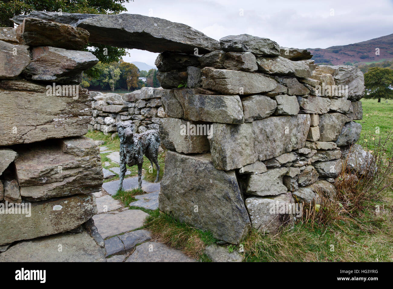 Gelert statue beddgelert snowdonia north hi-res stock photography and ...