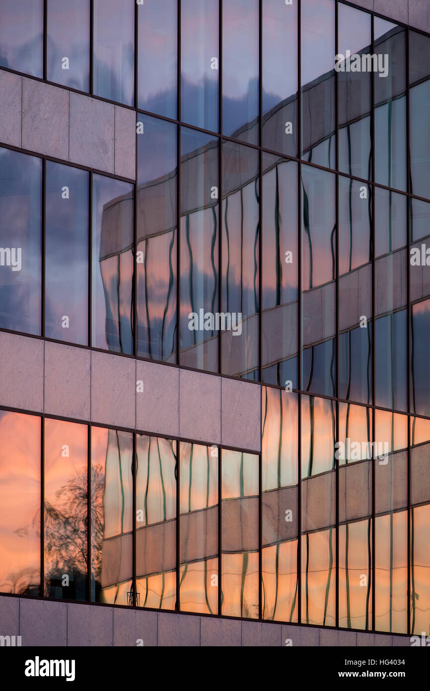 Glazed facade hi-res stock photography and images - Alamy