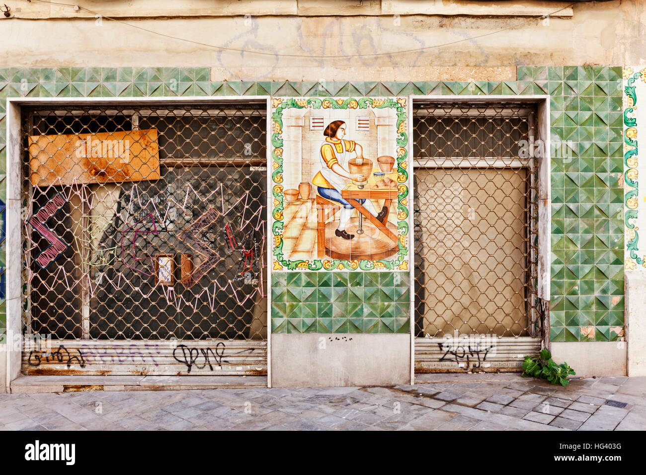 Old abandoned storefront hi-res stock photography and images - Alamy