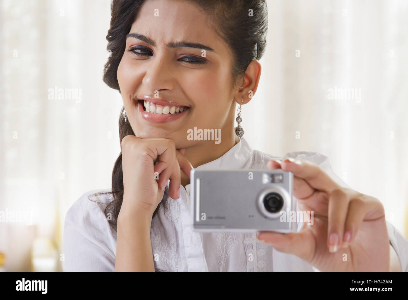 Young woman taking photograph with camera Stock Photo - Alamy