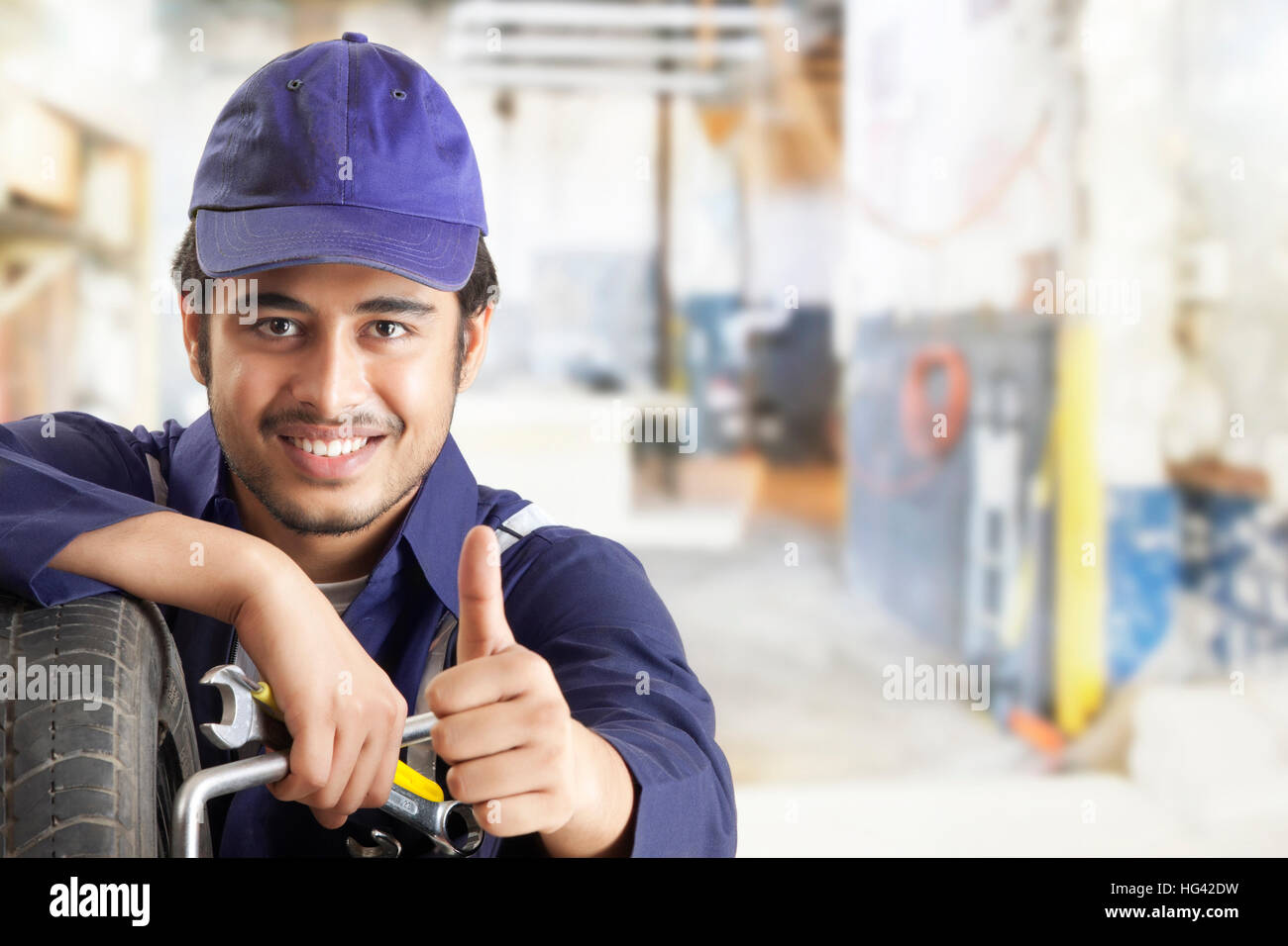 Portrait of car mechanic showing thumbs up Stock Photo - Alamy
