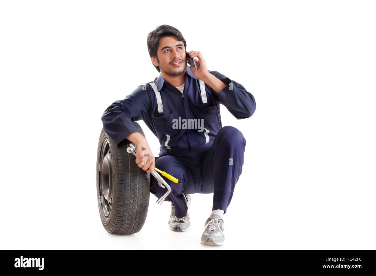 Car mechanic using cell phone Stock Photo - Alamy