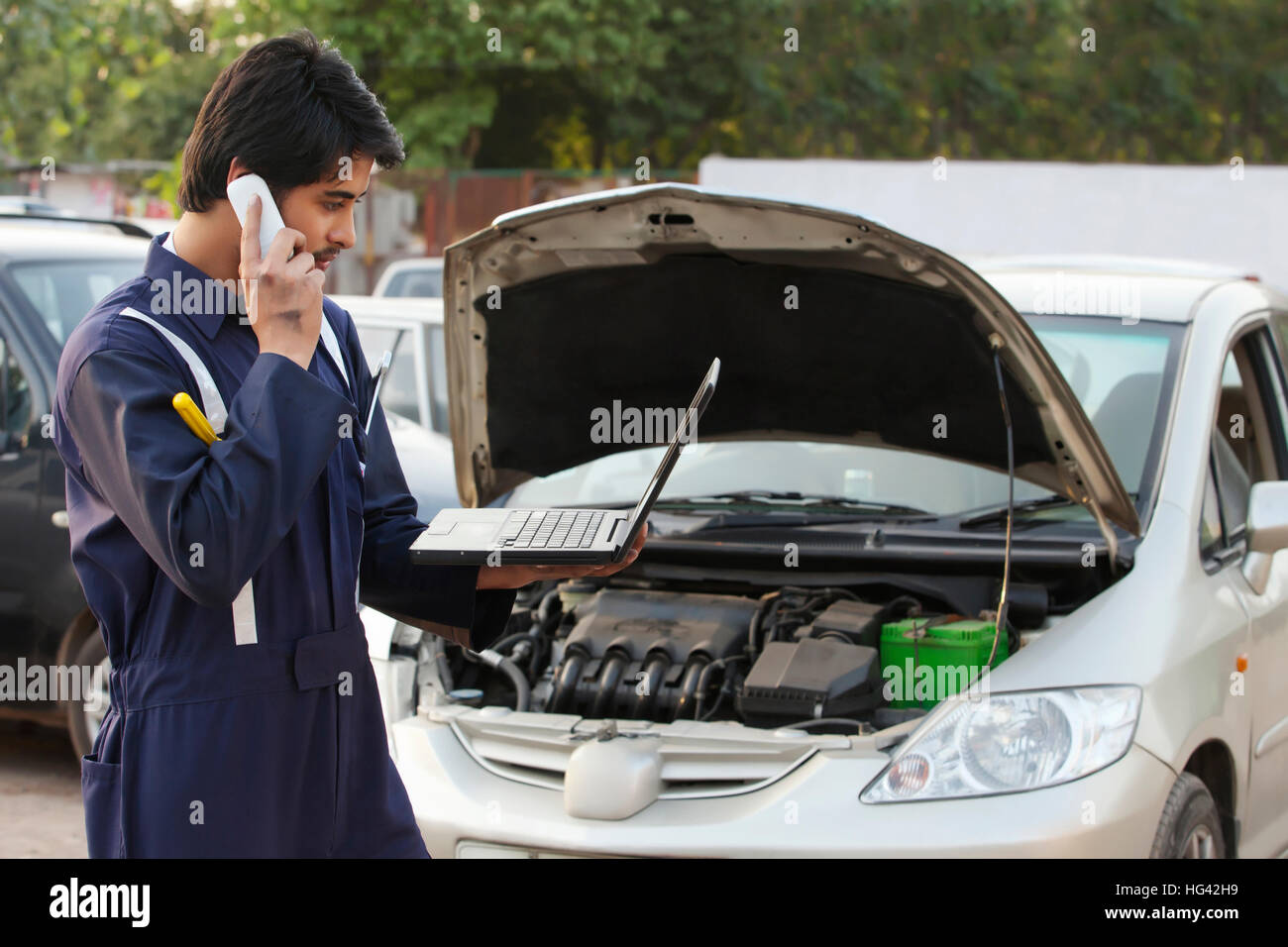 Mobile phone repair india hi-res stock photography and images - Alamy