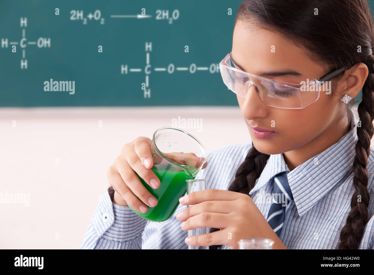 Indian girls science lab hi-res stock photography and images - Alamy
