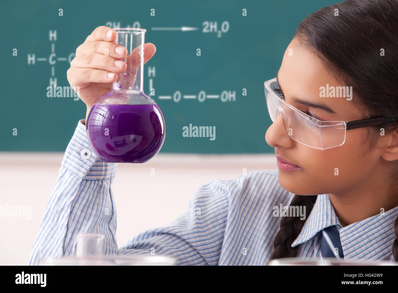 Indian girls science lab hi-res stock photography and images - Alamy