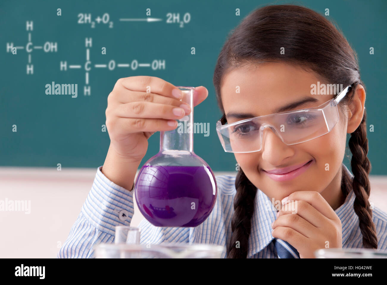 Indian girls science lab hi-res stock photography and images - Alamy