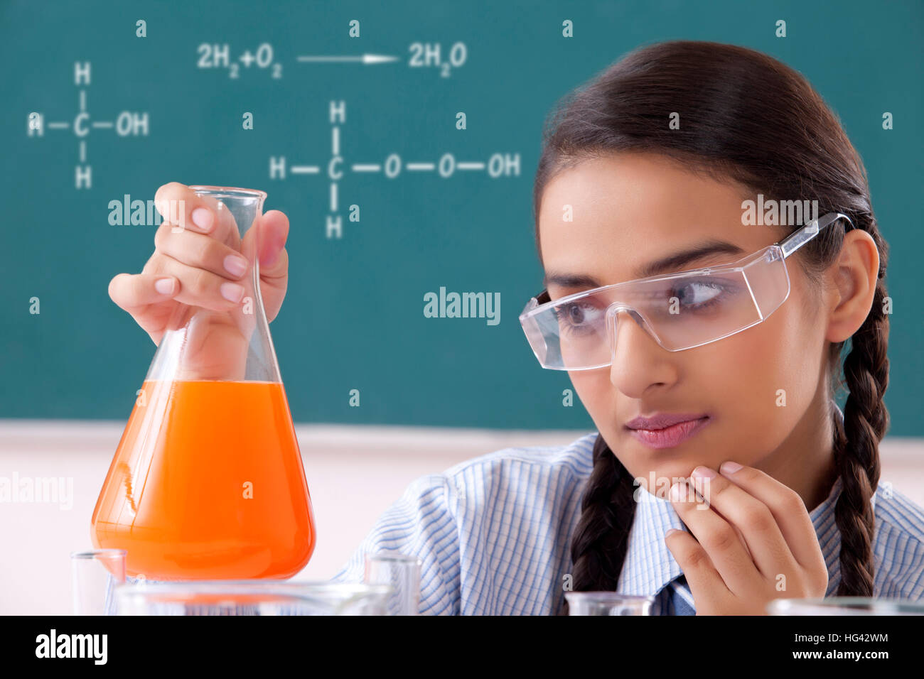 Indian girls science lab hi-res stock photography and images - Alamy