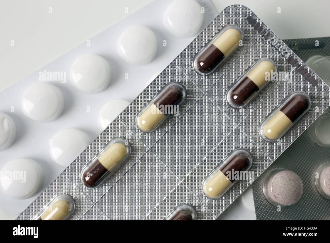 Packet of pills hi-res stock photography and images - Alamy
