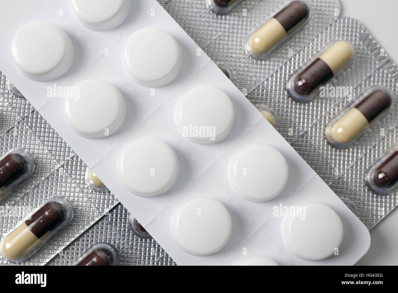 Packet of pills hi-res stock photography and images - Alamy