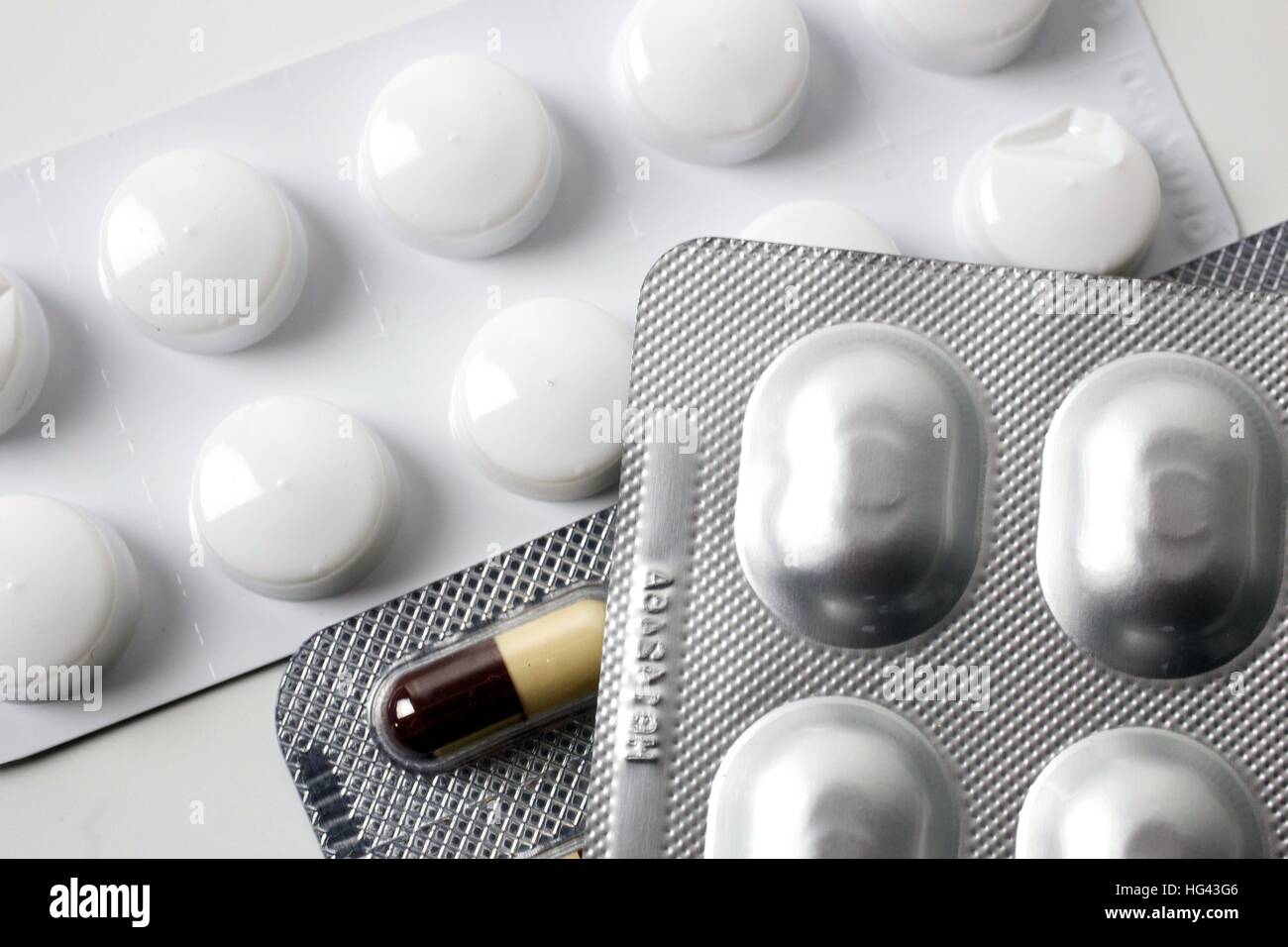 Packet of pills hi-res stock photography and images - Alamy