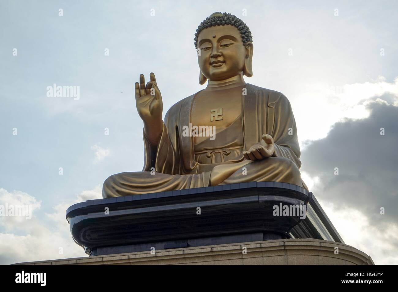 Taiwan: Taiwan's largest buddist monastery Fo-Guang-Shan, located in ...
