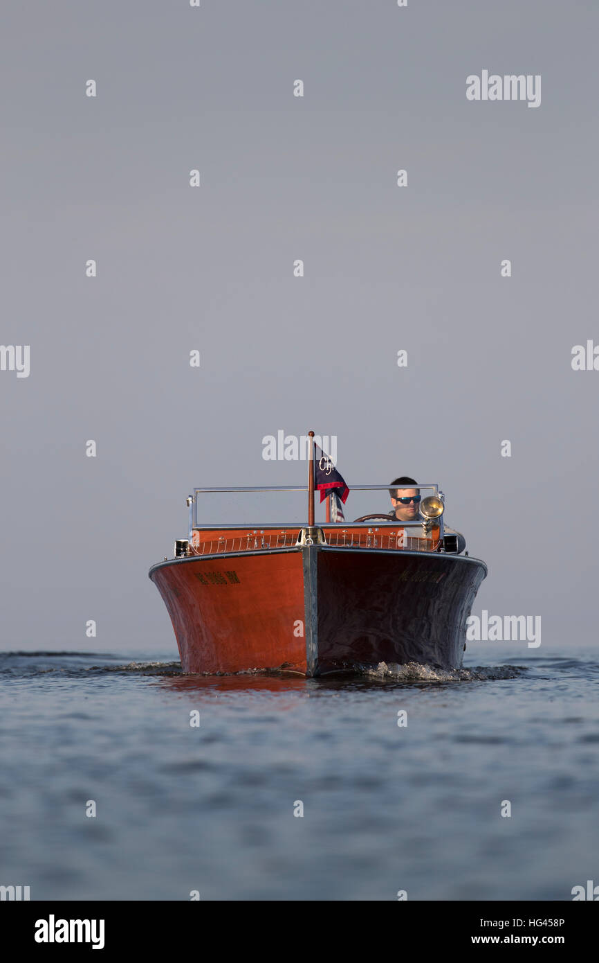 Approach boat hi-res stock photography and images - Alamy