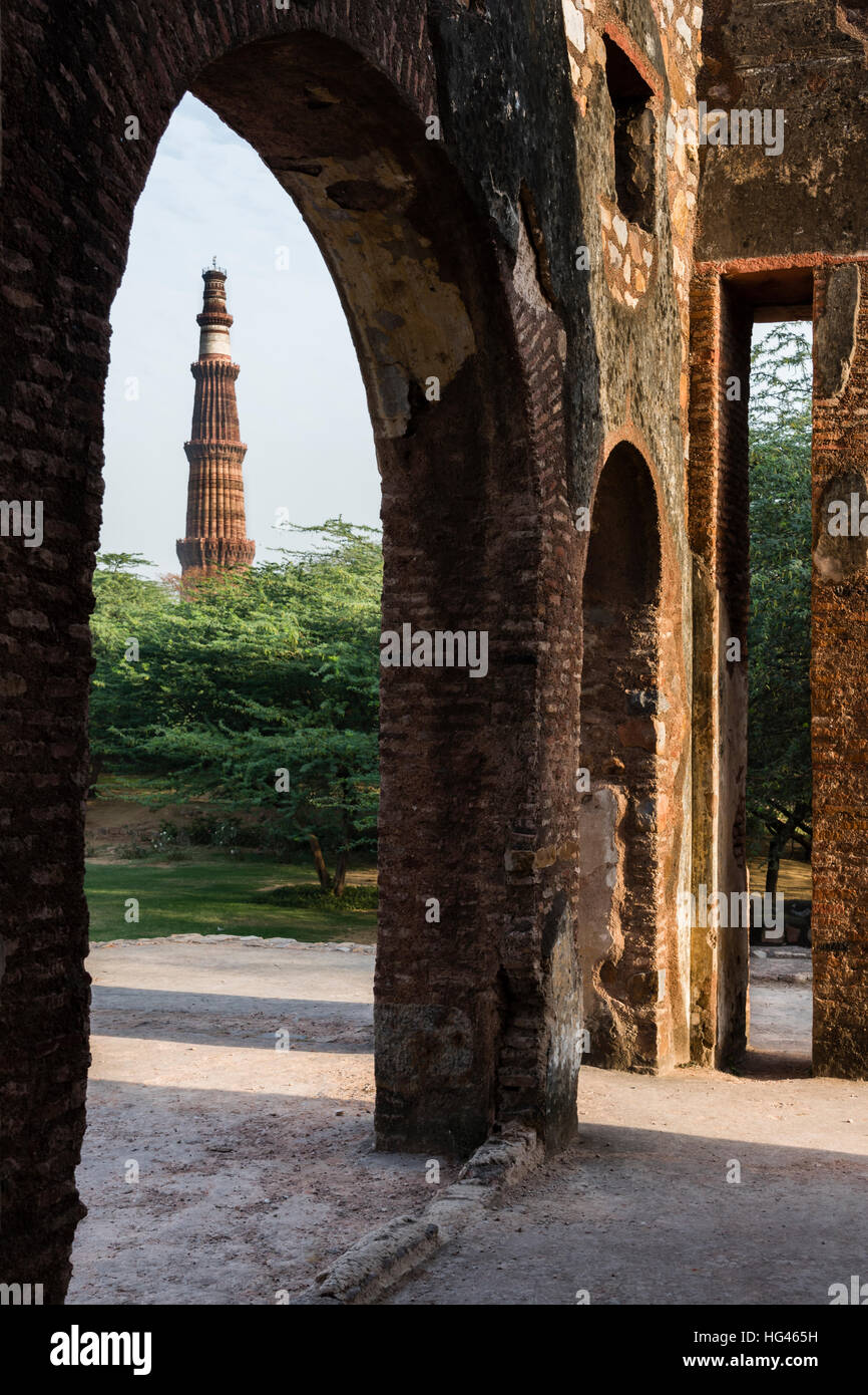 Qutub Minar as seen through ruins of mehrauli archaeological park Stock ...