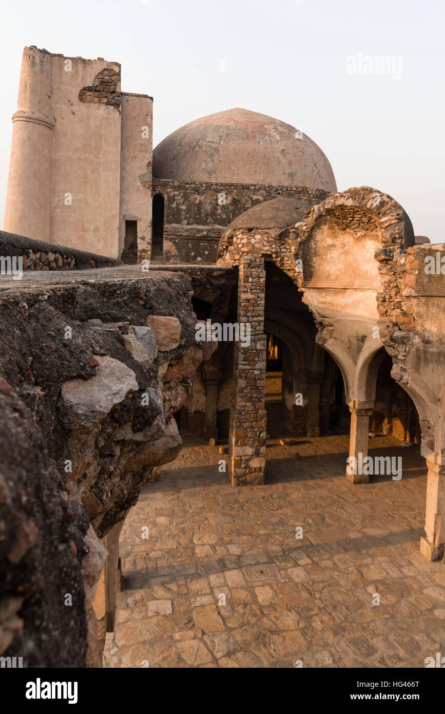 Begumpur Mosque in Jahanpanah Stock Photo - Alamy