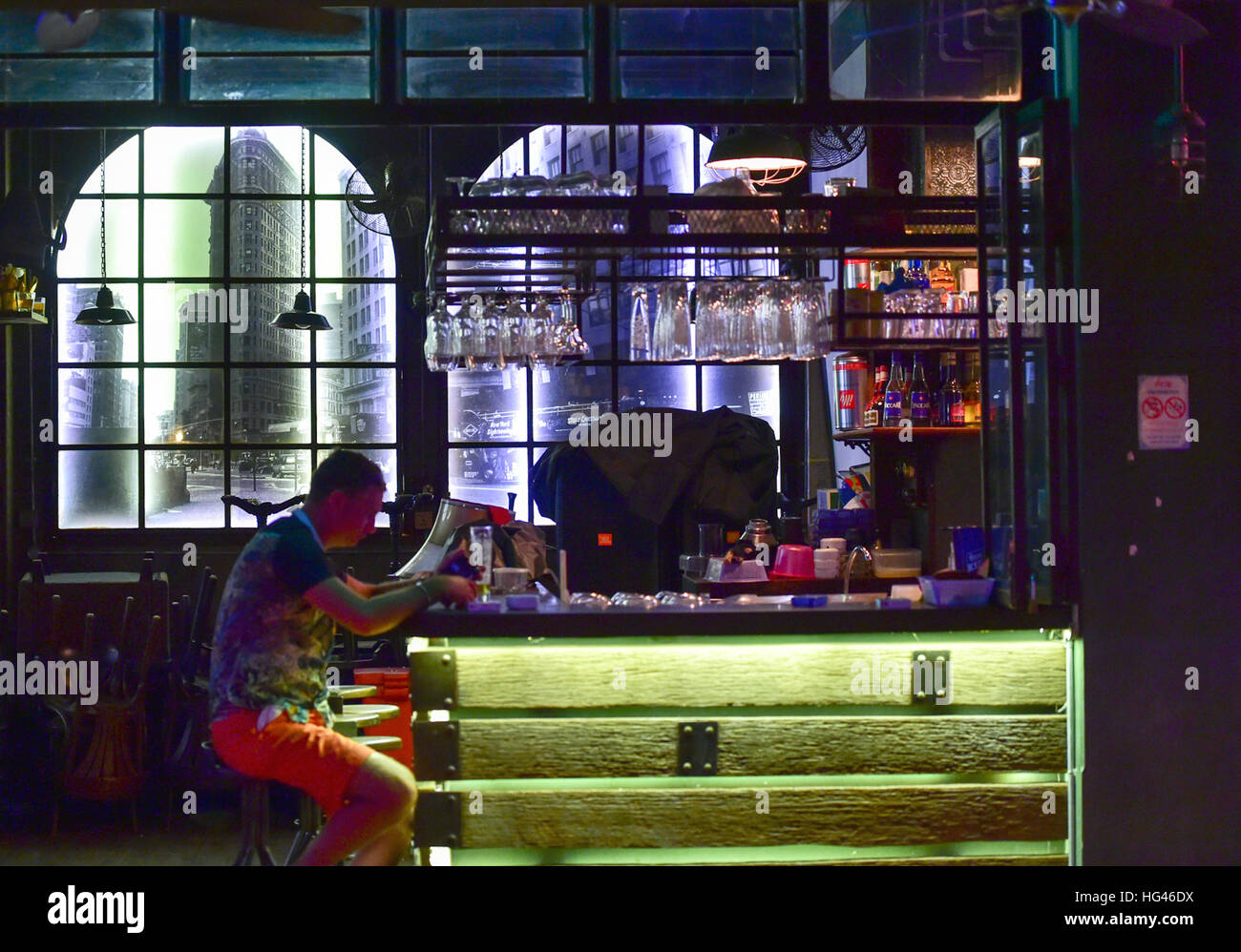 The stunning decor of the restaurants, bars and nightclubs in Pub ...