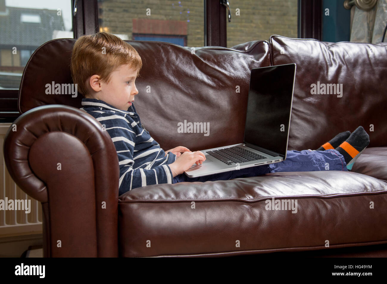 Kid computer mouse hi-res stock photography and images - Alamy