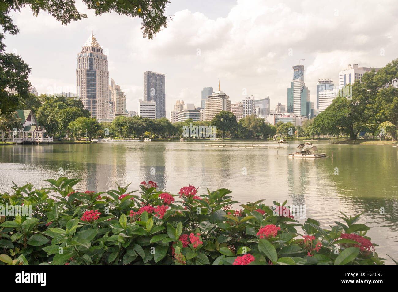 Lumpini park bangkok skyscrapers hi-res stock photography and images ...