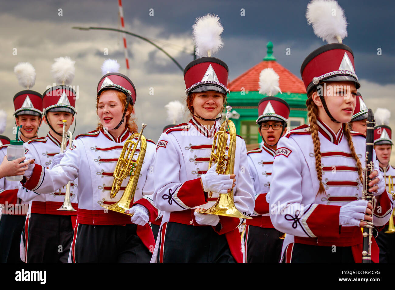 High school marching band rose parade hi-res stock photography and ...