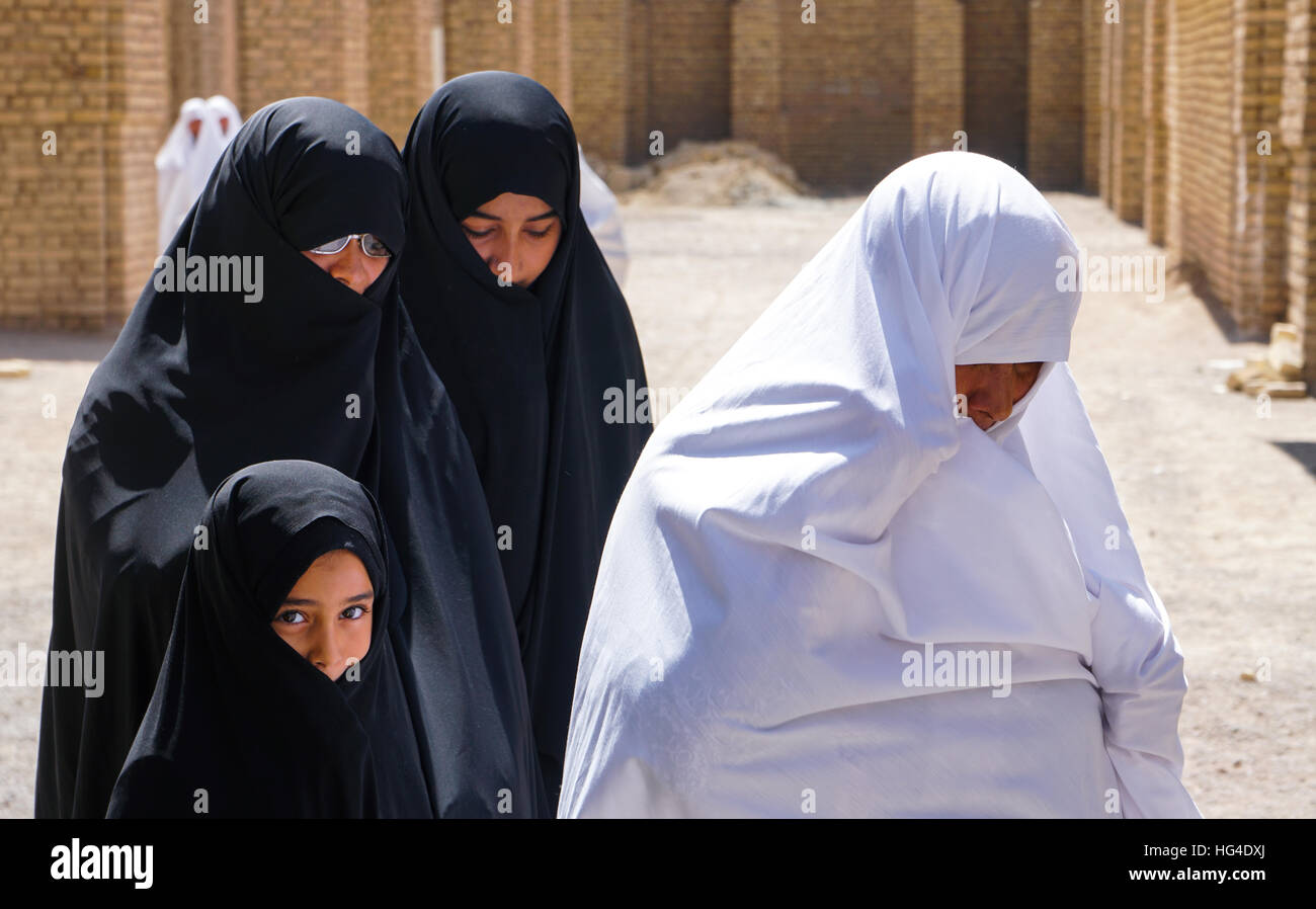 Traditional black chadors hi-res stock photography and images - Alamy
