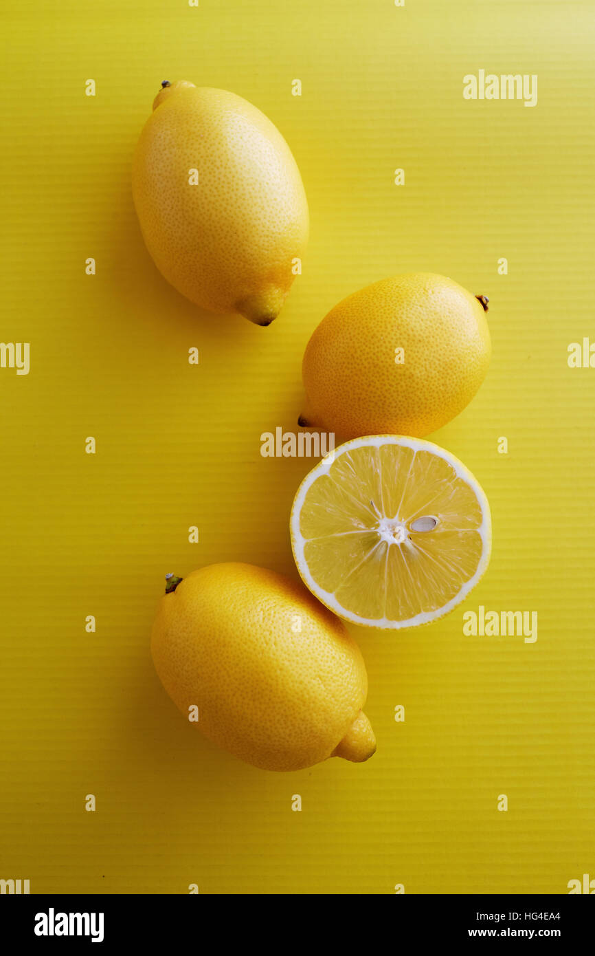 Lemon color background hi-res stock photography and images - Alamy