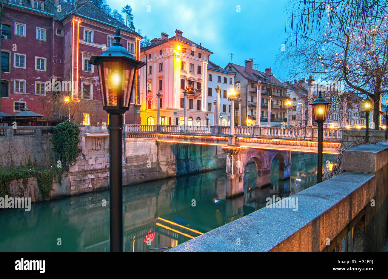 Historic building and new bridge hi-res stock photography and images ...