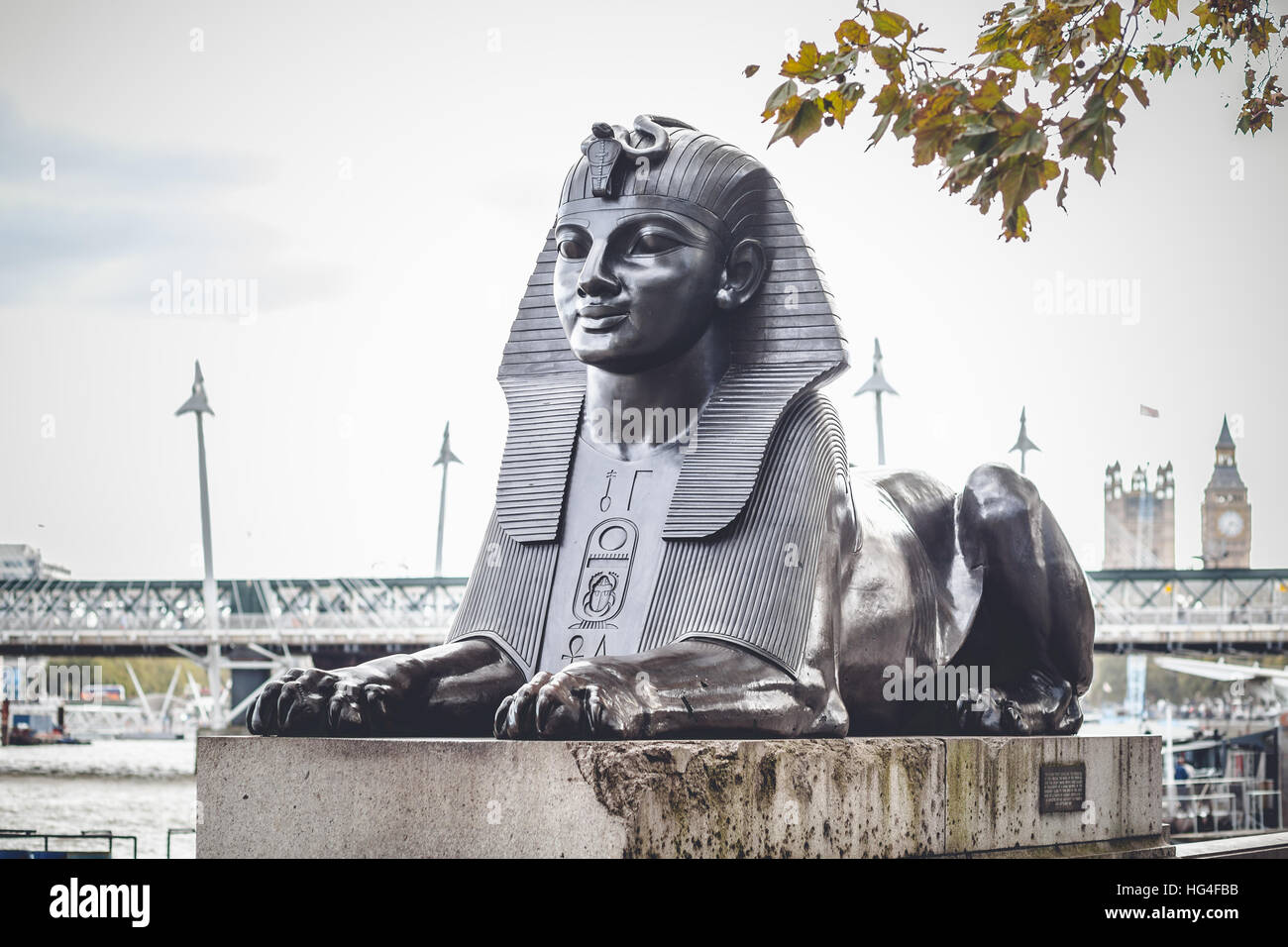 London sphinx statue Cleopatra's Needle Stock Photo - Alamy