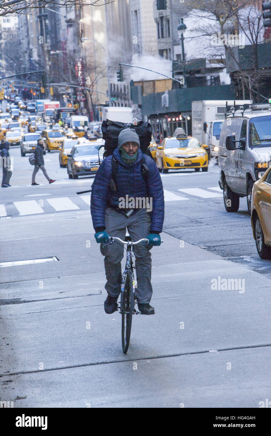 Flow of vehicles hi-res stock photography and images - Alamy