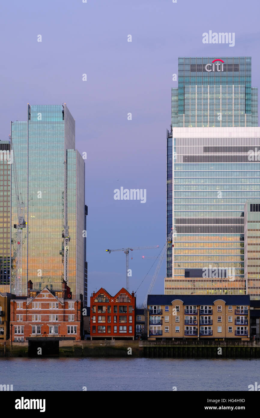 Kpmg offices london hi-res stock photography and images - Alamy