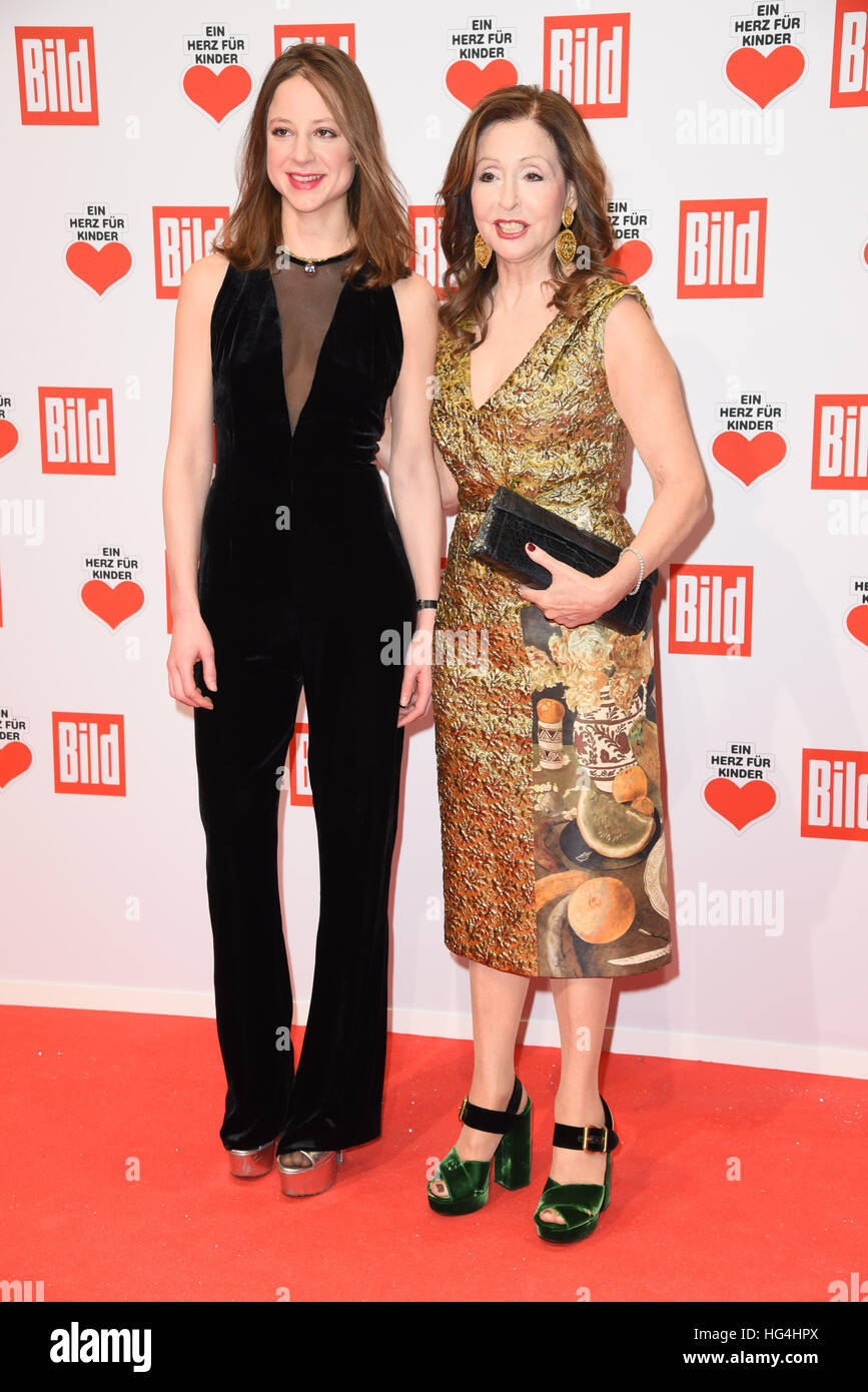 Sandra Von Ruffin High Resolution Stock Photography and Images - Alamy