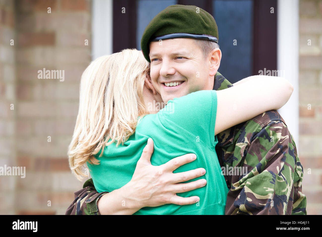 Army uniform man hugging hi-res stock photography and images - Alamy