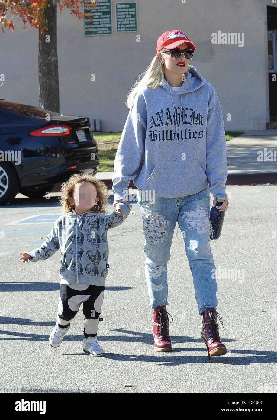 Gwen Stefani enjoys the day with her boys as she attends her son zumas ...