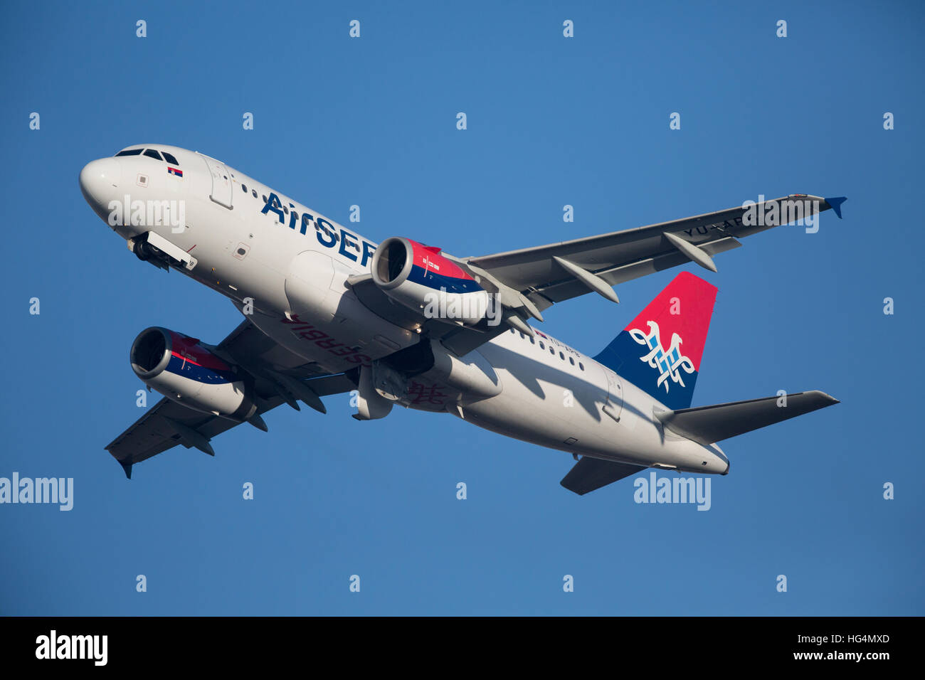 Air Serbia Airbus A319 Aircraft Stock Photo - Alamy
