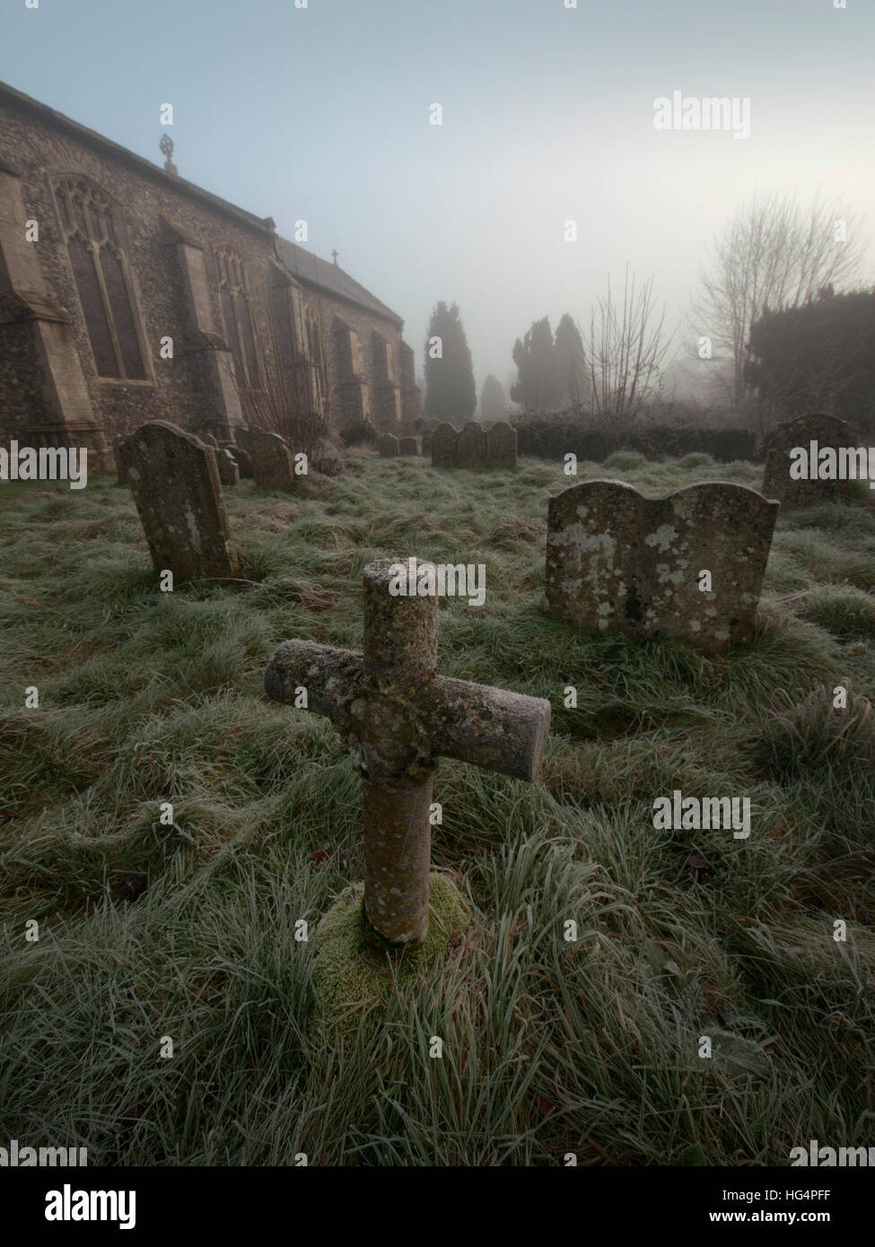 A frosty winter's day in the graveyard of Hoxne village church, Suffolk ...