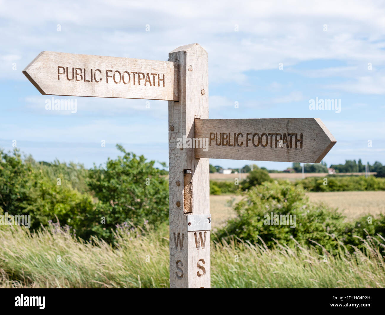 Footpath marker direction sign hi-res stock photography and images - Alamy