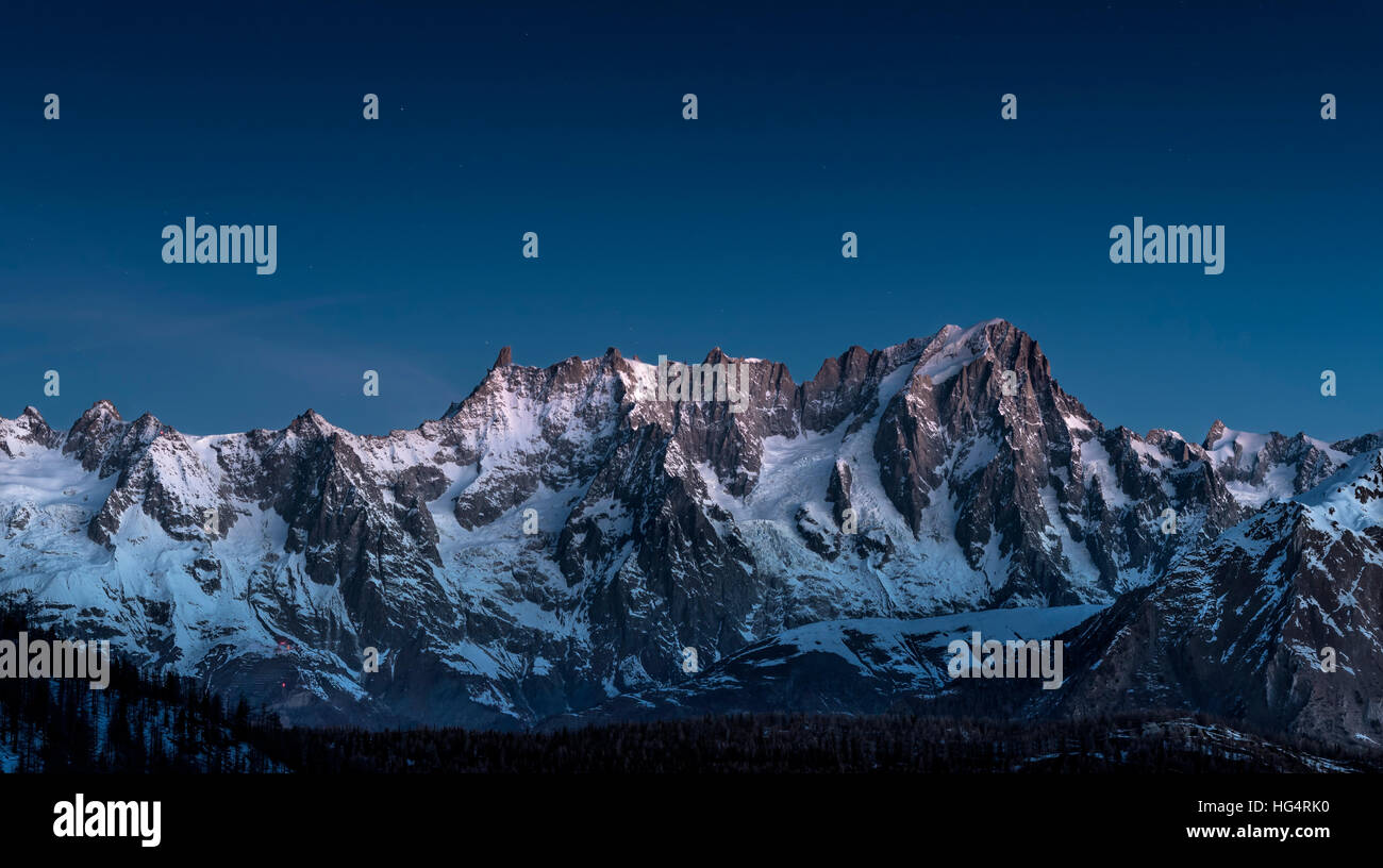 Blu mountains hi-res stock photography and images - Alamy