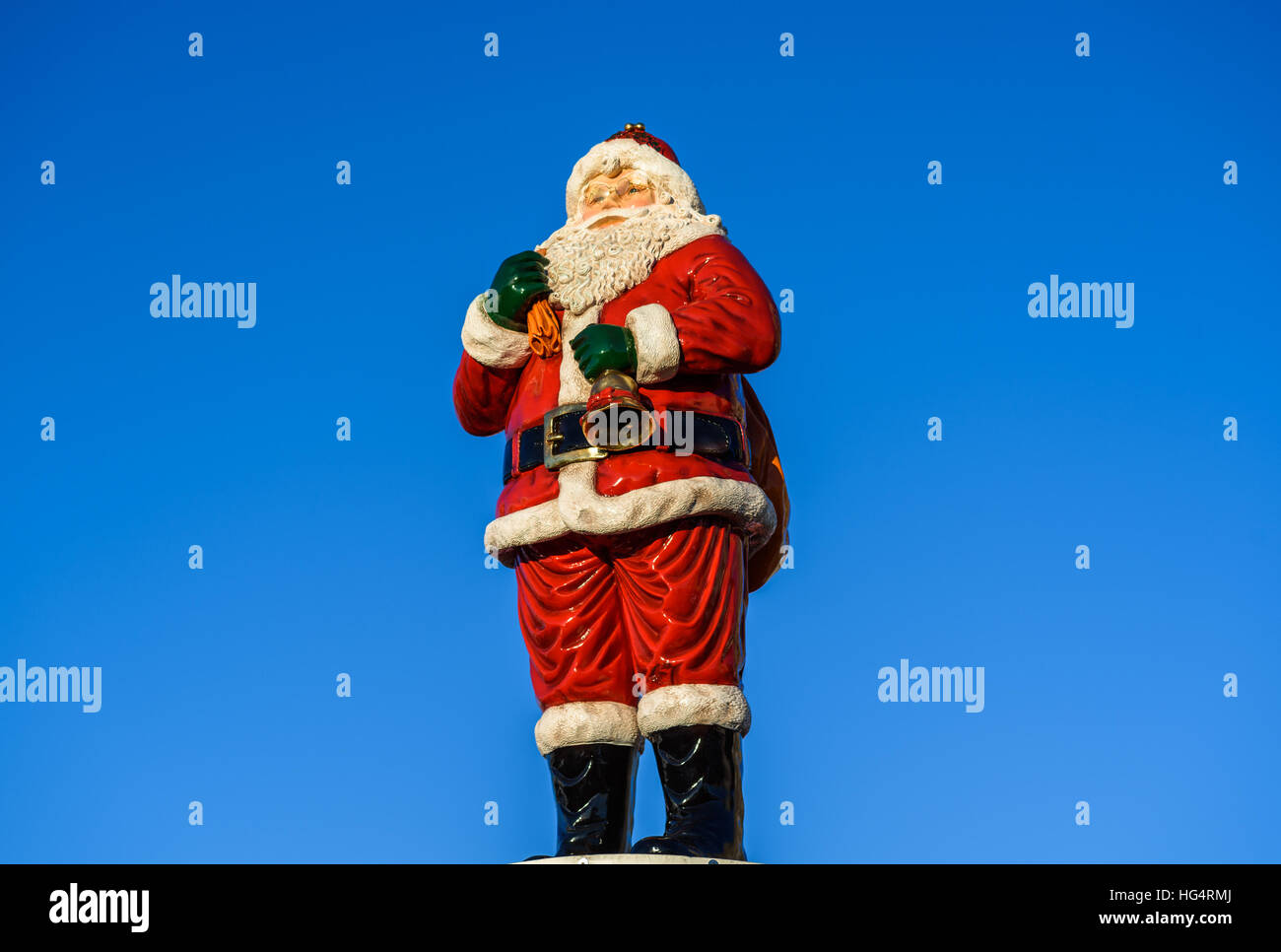 Christmas santa white statue hi-res stock photography and images - Alamy