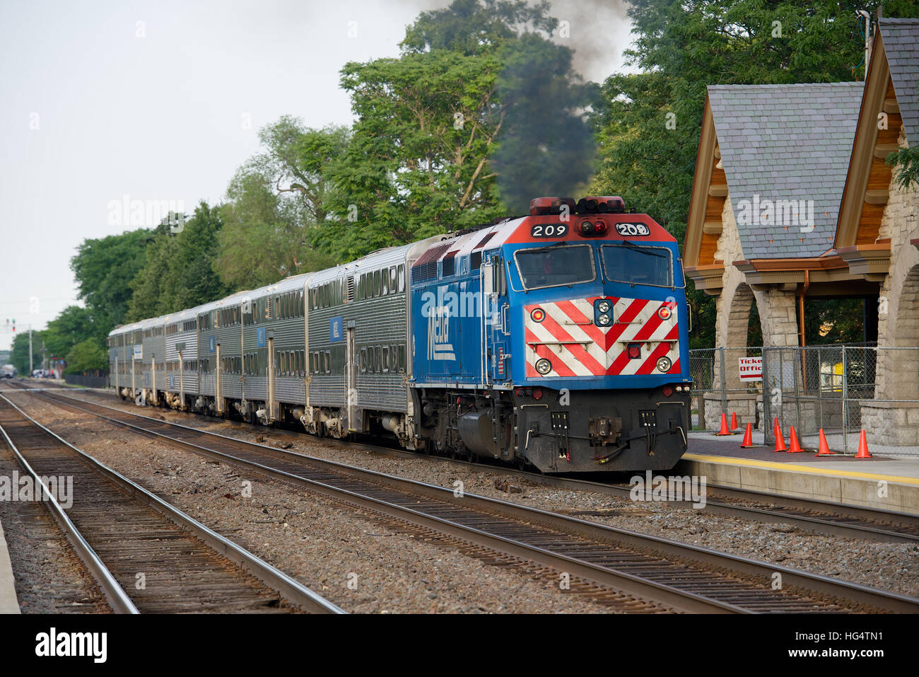 Chicago commuters train metra hi-res stock photography and images - Alamy