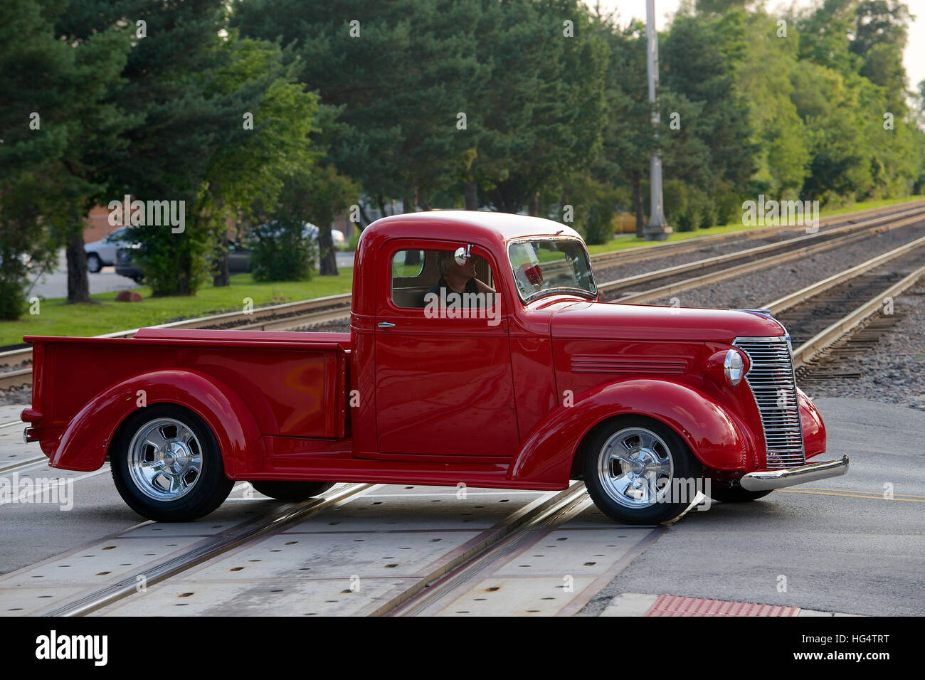 Crossing chicago avenue hi-res stock photography and images - Alamy