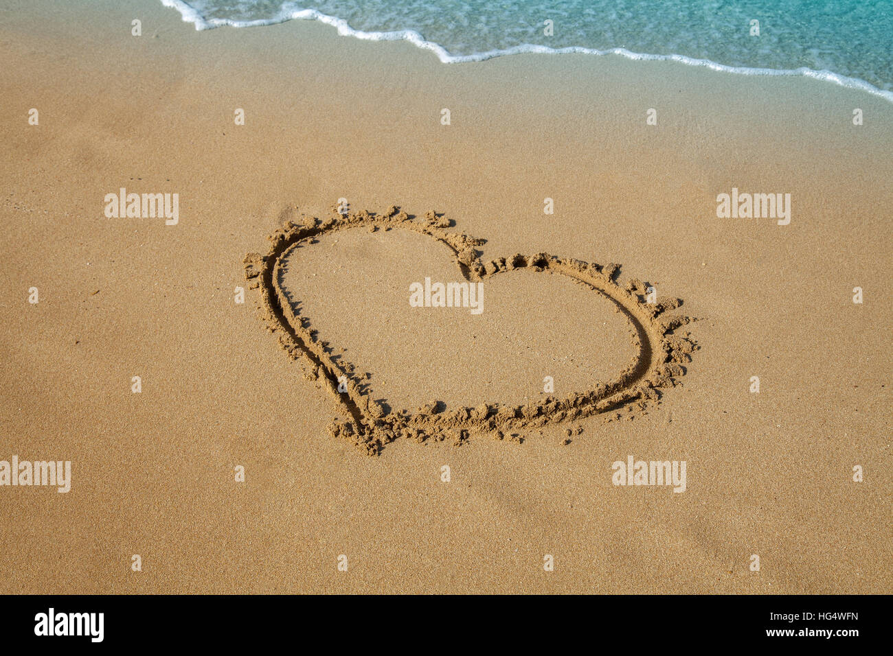 Heart on beach hi-res stock photography and images - Alamy