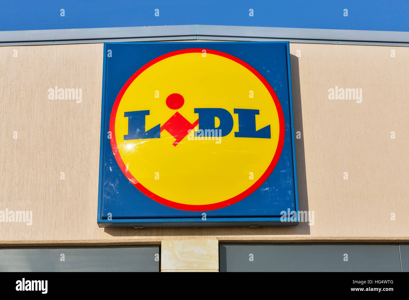 Lidl billboard hi-res stock photography and images - Alamy