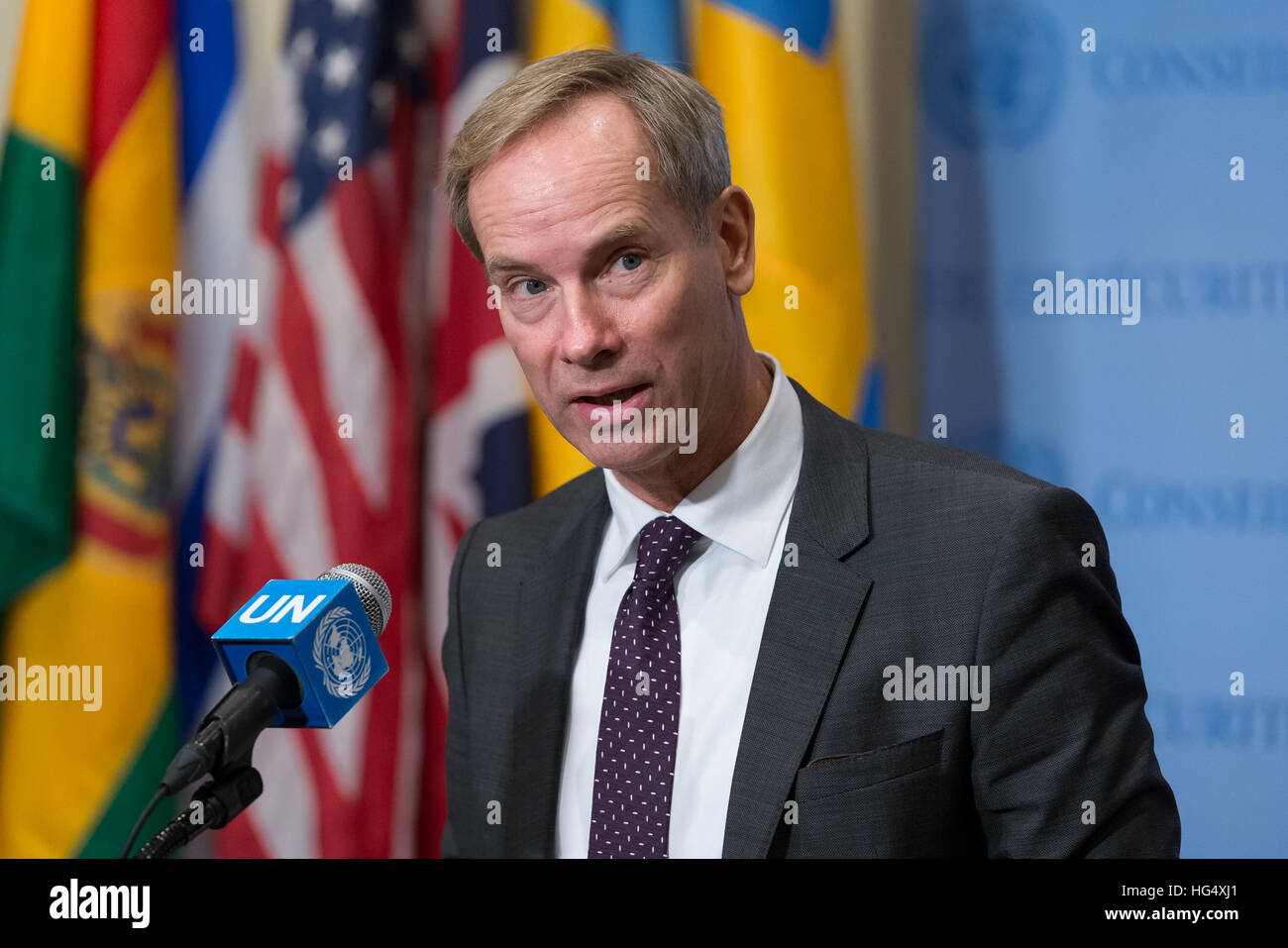 Security consultations hi-res stock photography and images - Alamy